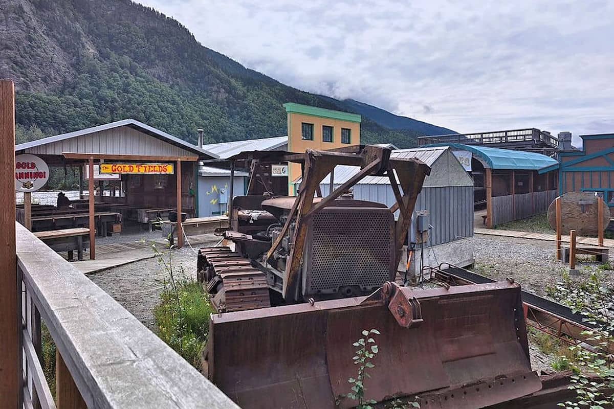 Gold Panning In Alaska: History And Top Tour Experiences - Alaska Trippers